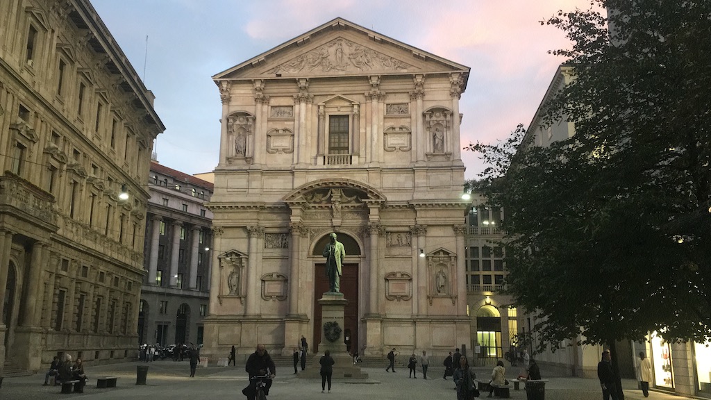 Beautiful Churches of Milan - Viva Valair